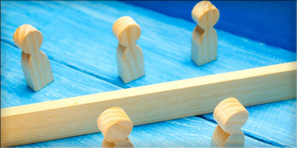 Tembok Pemisah - GKA Gloria